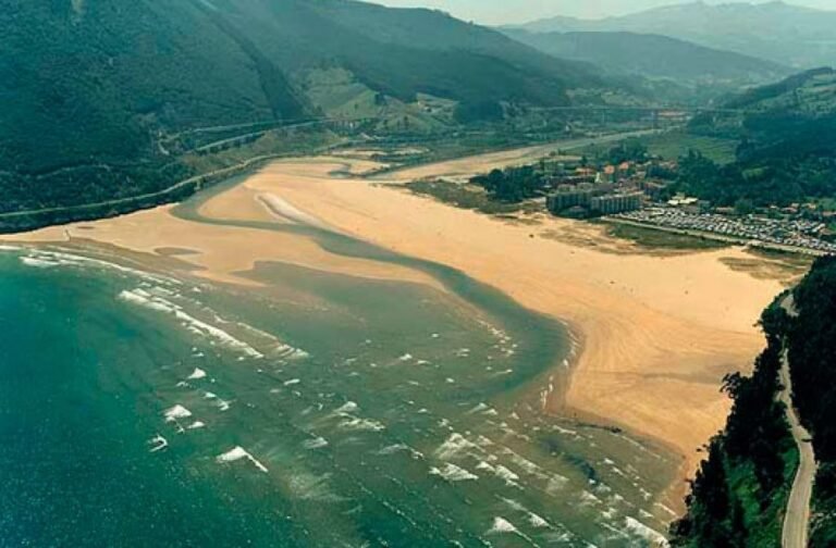 PLAYA DE CASTRO URDIALES – Surfcantabria La más completa información ...